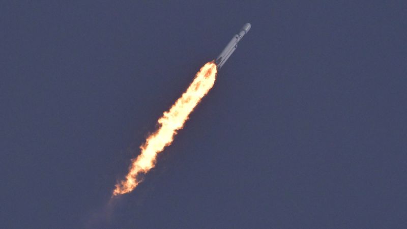 SpaceX's Falcon Heavy, world's most powerful rocket, launches » Diamond ...